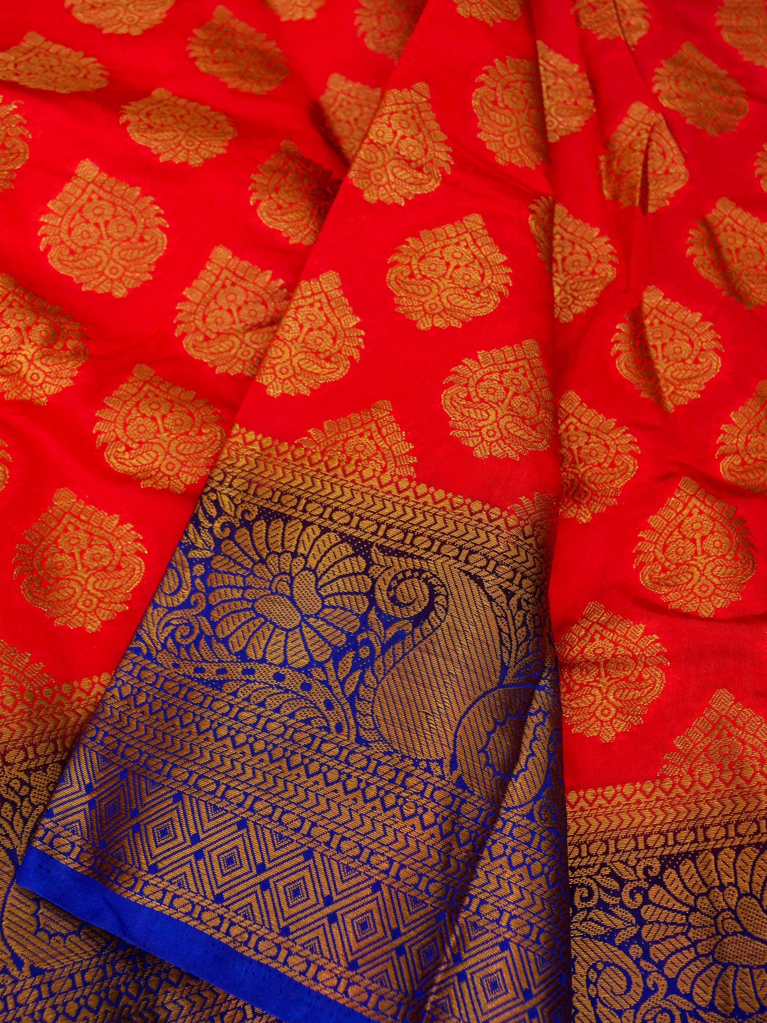 Banarasi Art Silk Saree with Floral Motif Pattern and Mango-Bail Butta ...