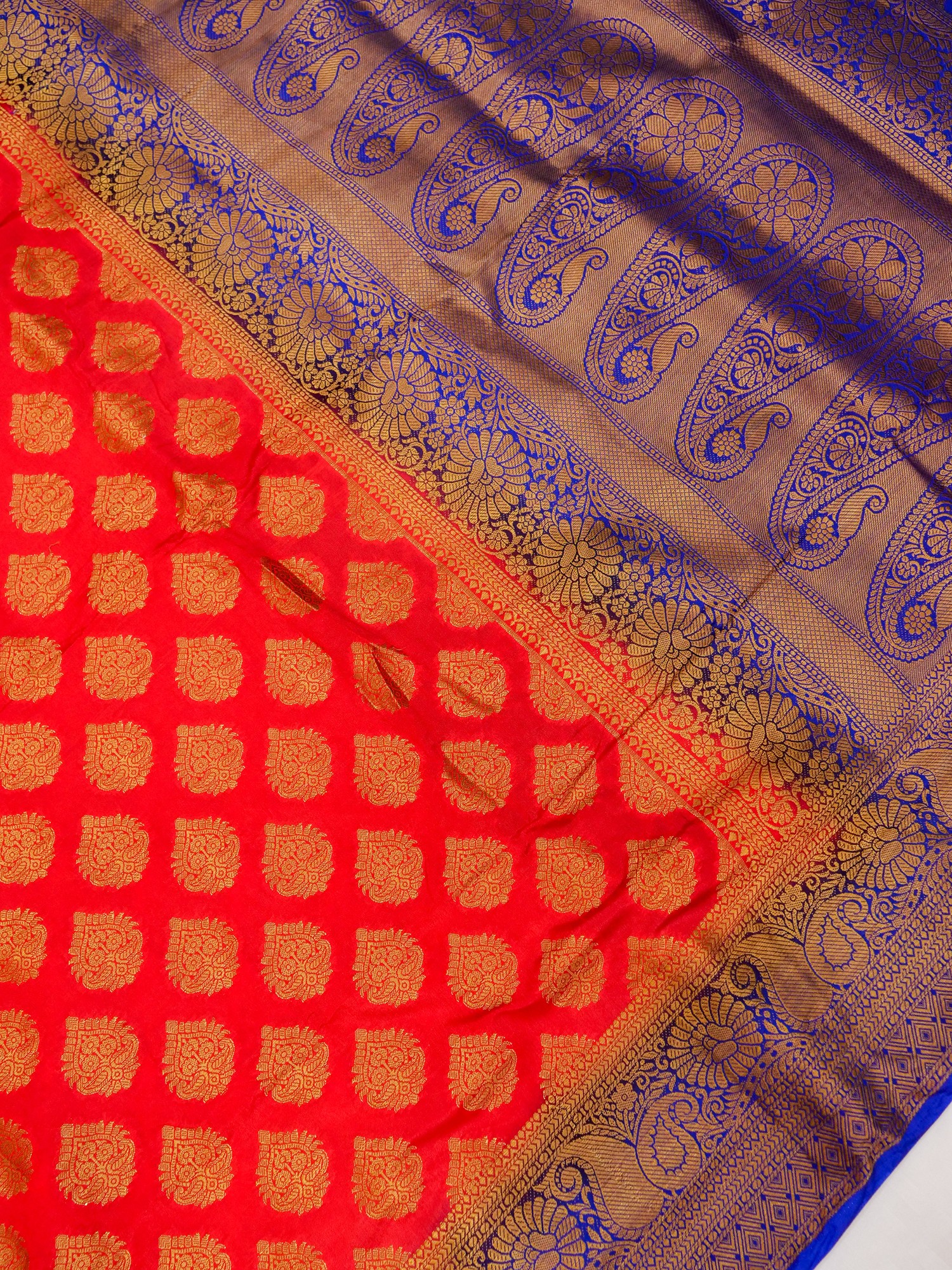 Banarasi Art Silk Saree with Floral Motif Pattern and Mango-Bail Butta ...