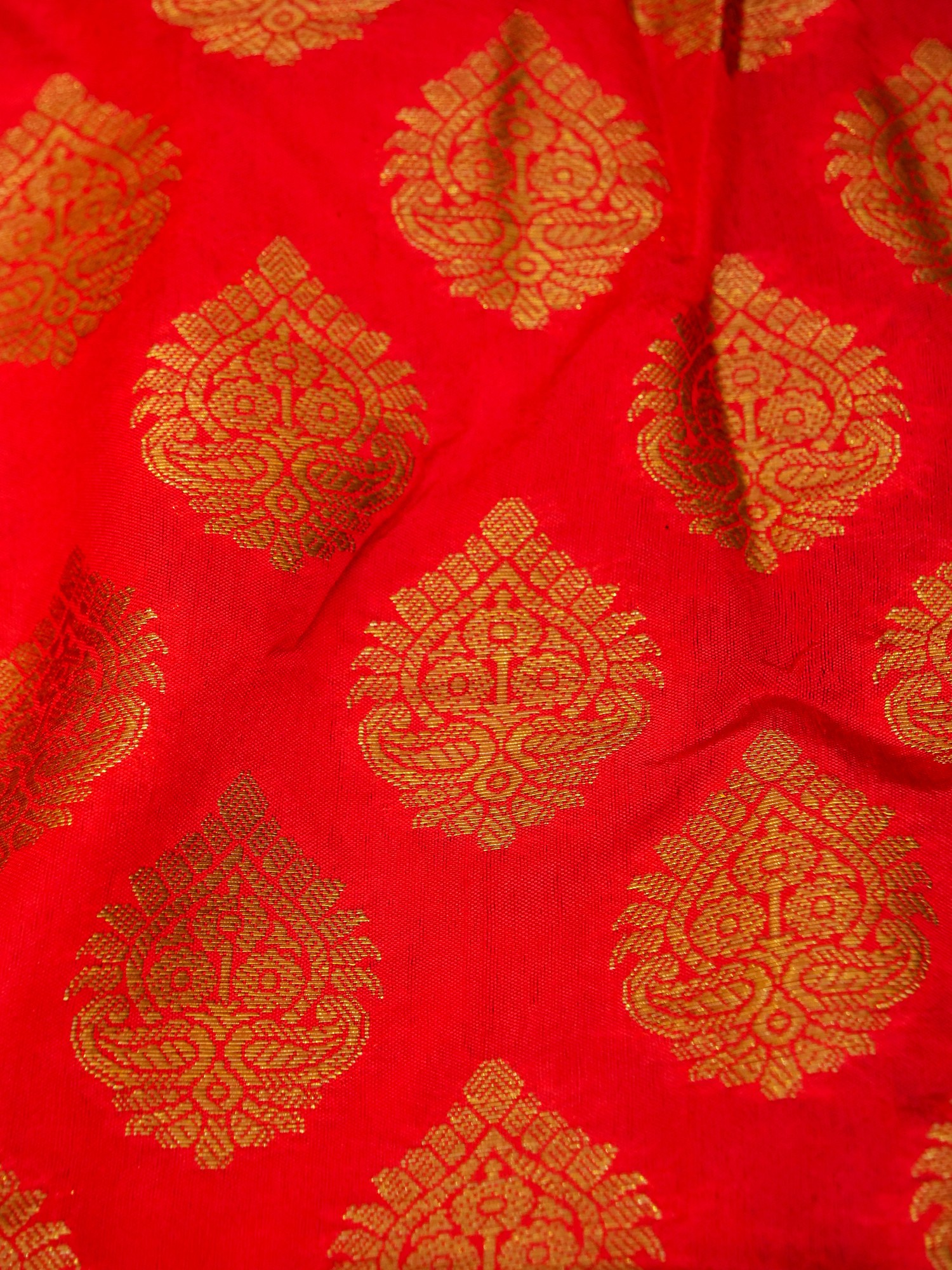 Banarasi Art Silk Saree with Floral Motif Pattern and Mango-Bail Butta ...