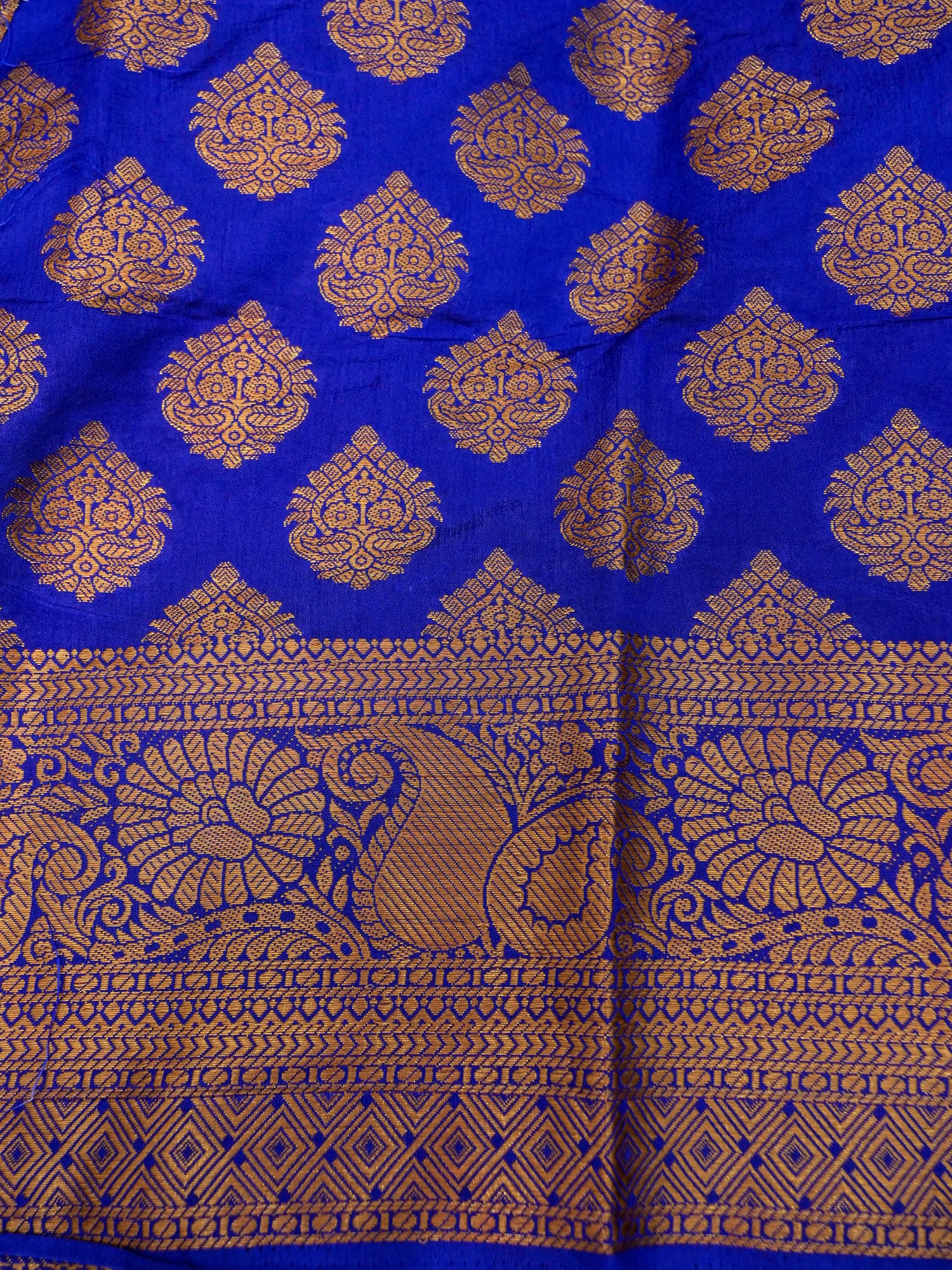 Banarasi Art Silk Saree with Floral Motif Pattern and Mango-Bail Butta ...