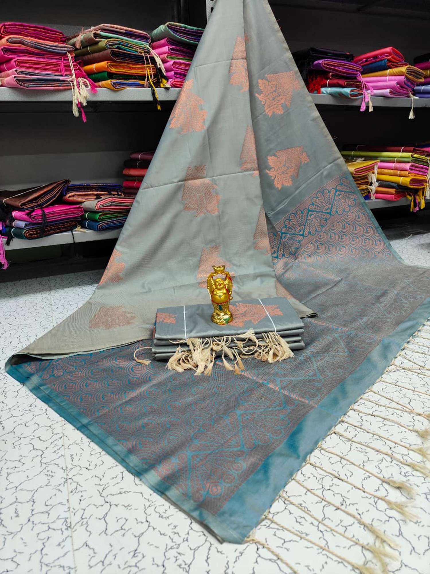 Karishma Silk Floral Motif Saree With Blouse And Scale Pattern Pallu ...