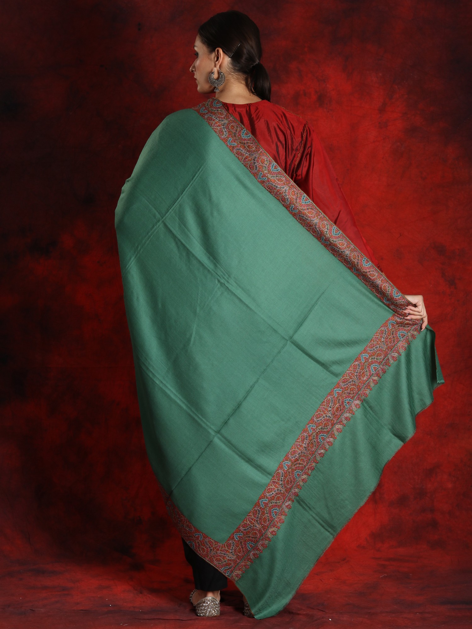 Pastel-Green Colored Pure Pashmina Sozni Shawl with Embroidered Border ...