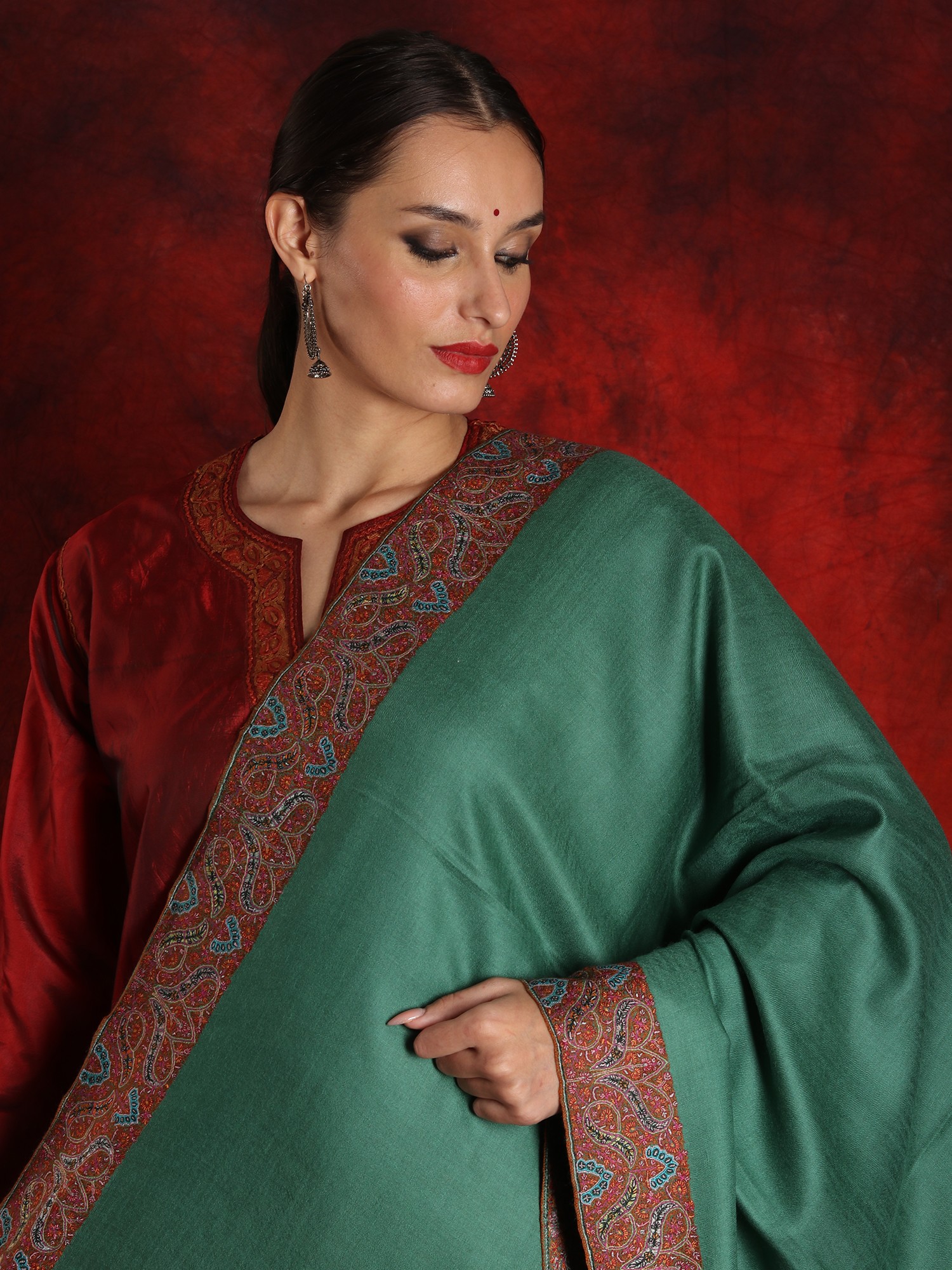 Pastel-Green Colored Pure Pashmina Sozni Shawl with Embroidered Border ...