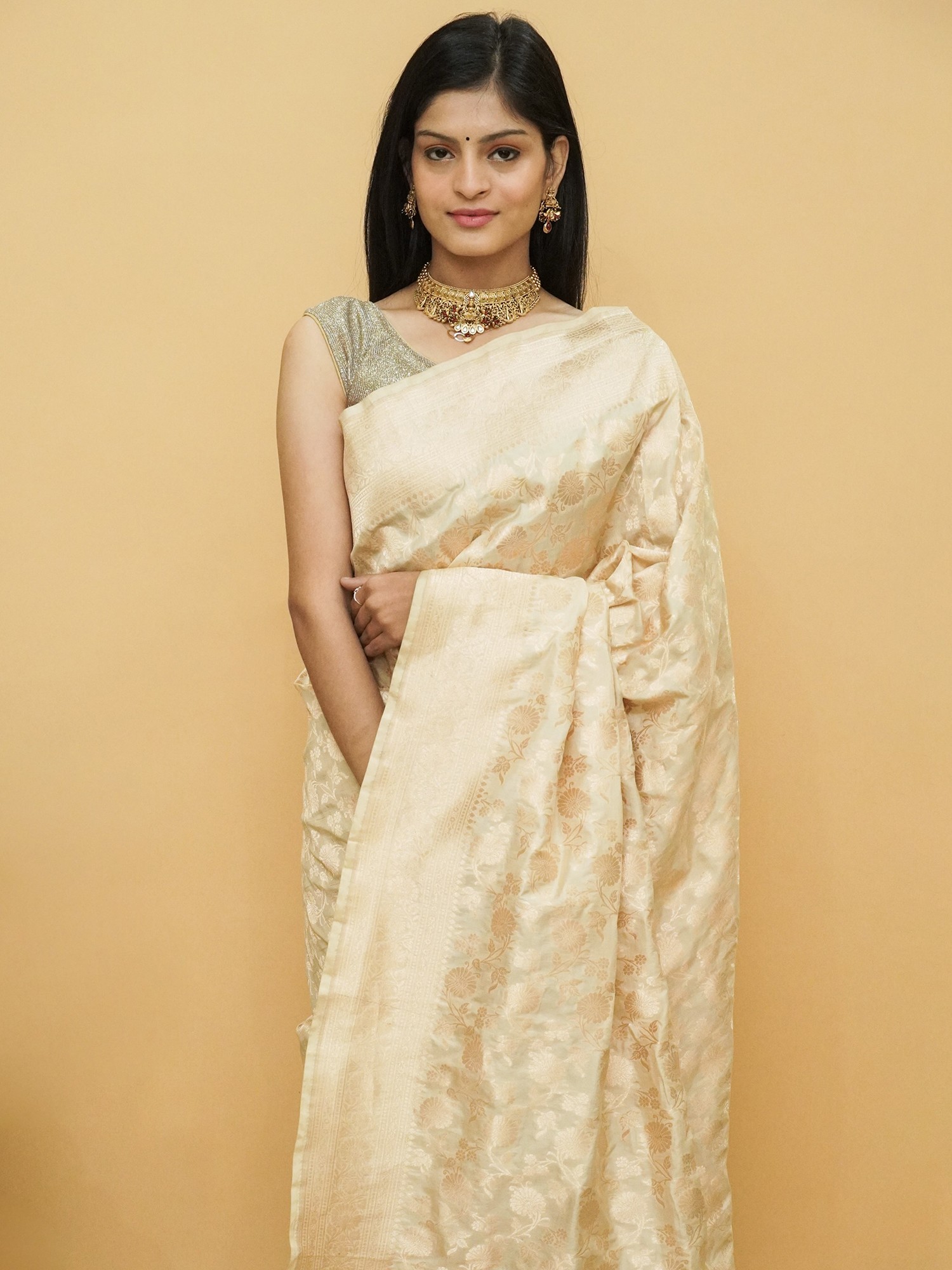 Afterglow Pure Katan Silk Phool Bail Pattern Banarasi Saree and Mughal ...