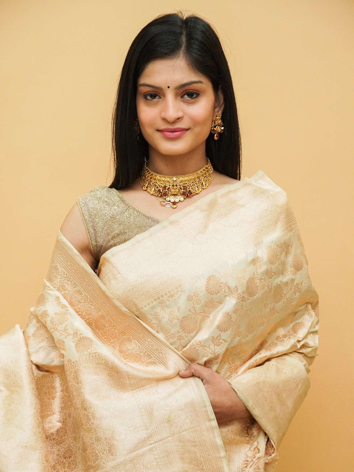 Afterglow Pure Katan Silk Phool Bail Pattern Banarasi Saree and Mughal ...